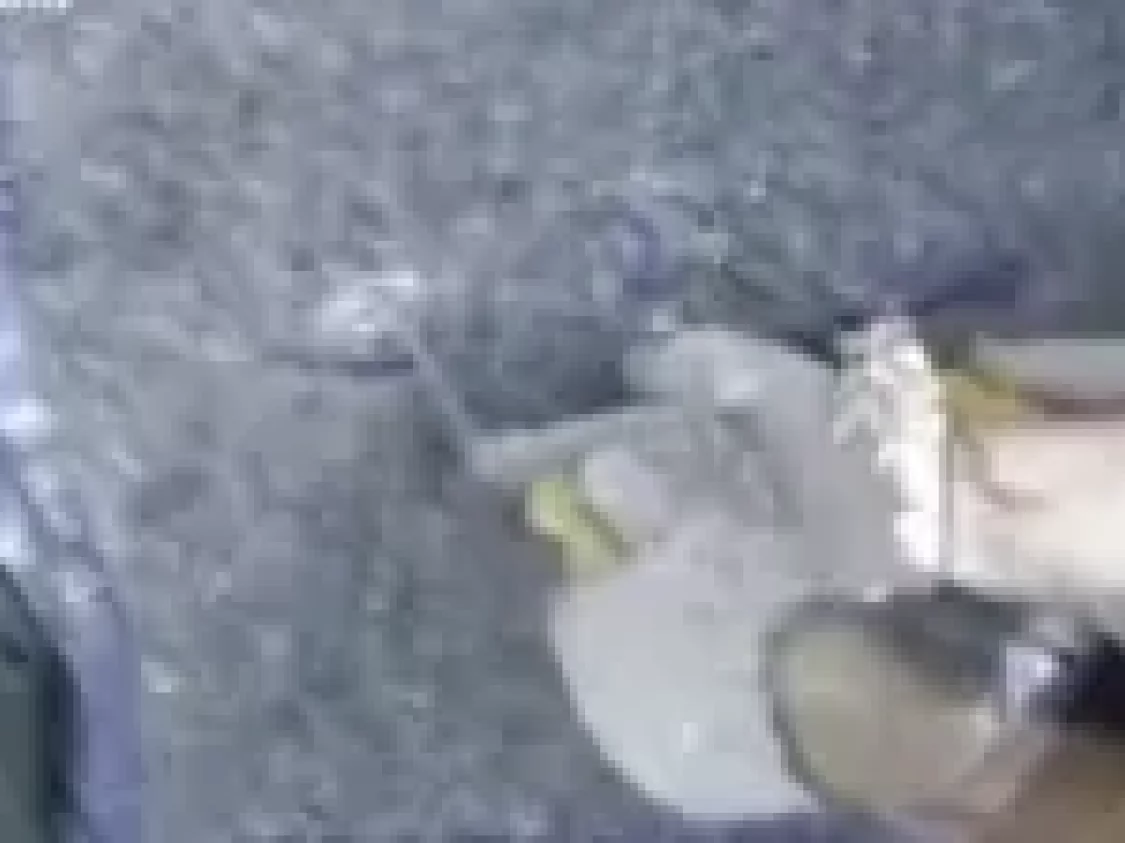 BYD比亚迪汽车维修视频-52门窗玻璃升降器的拆装