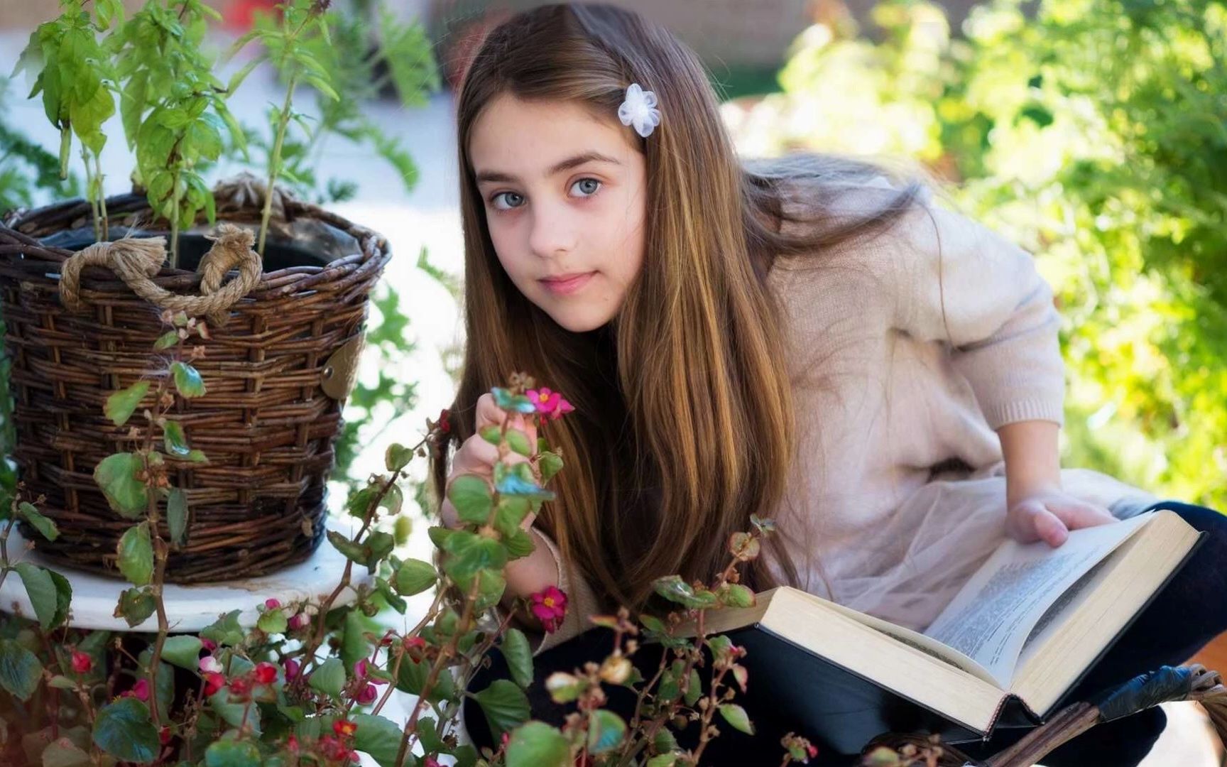 视觉差滑动玻璃转场效果动画相册