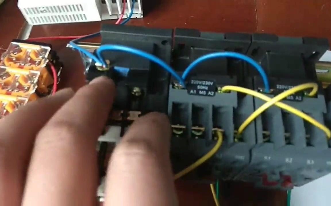 电工知识:电机的星三角启动实物接线,大俵哥画了2个电路图