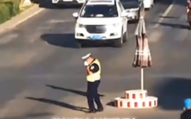 长期以来,人民警察牢记使命、忠诚履职、不怕牺牲、无私奉献,用辛勤...