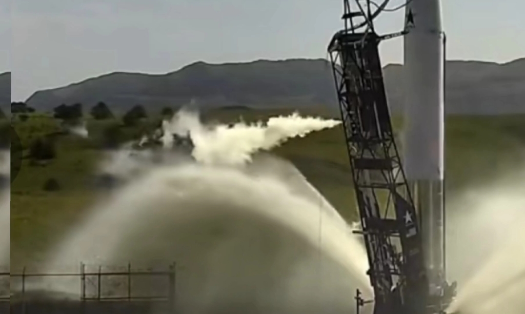 看看这枚,会平移起飞的Astra火箭