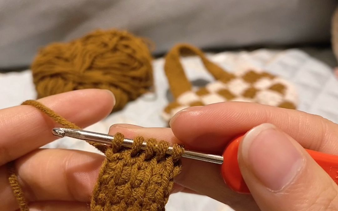 一分钟学会这个万能包带钩织,简单实用方便! 包带钩织教程视频(三) ...