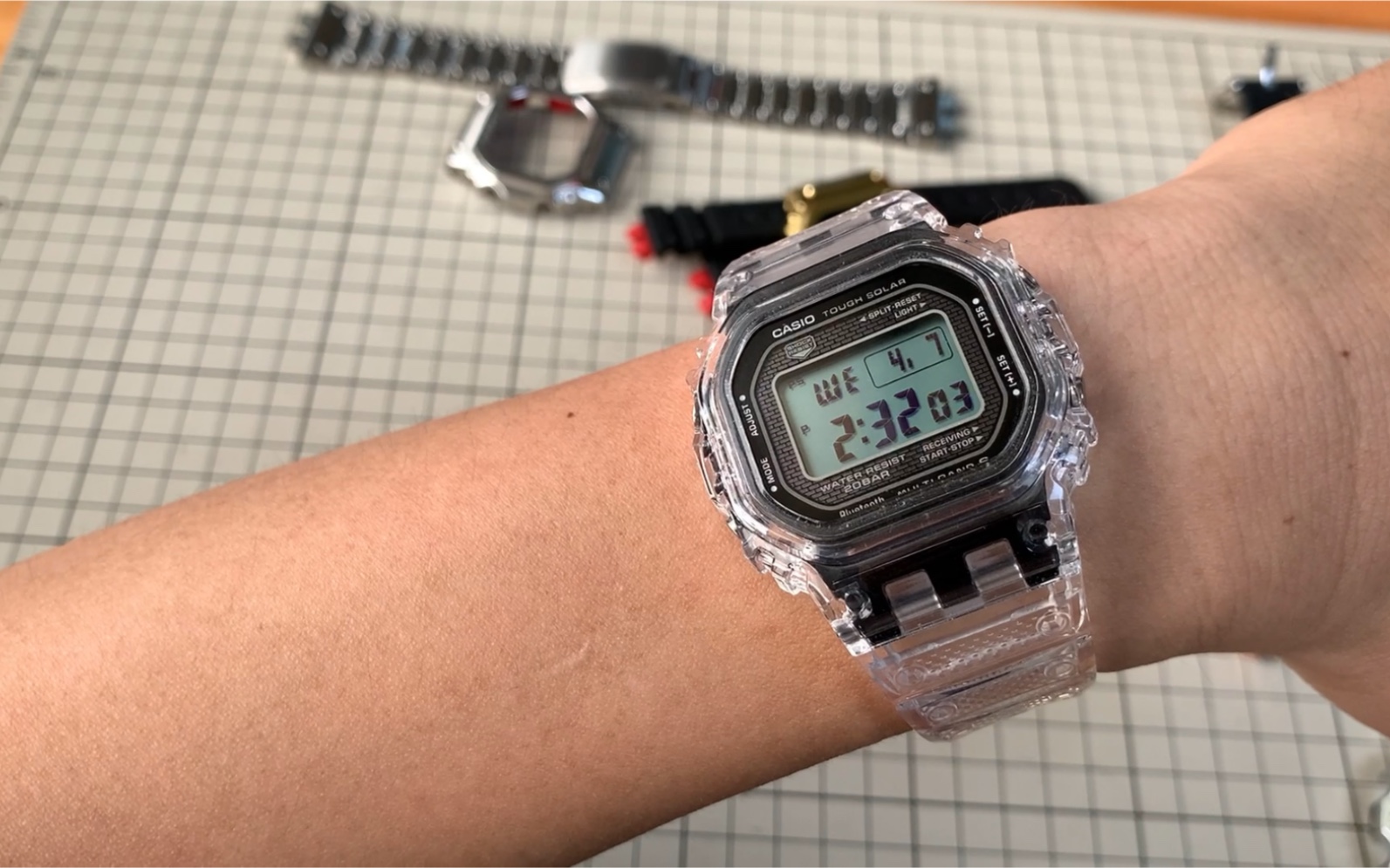卡西欧g-shock手表gmw-b5000小银砖秒变小金砖【表带表壳改装演示】
