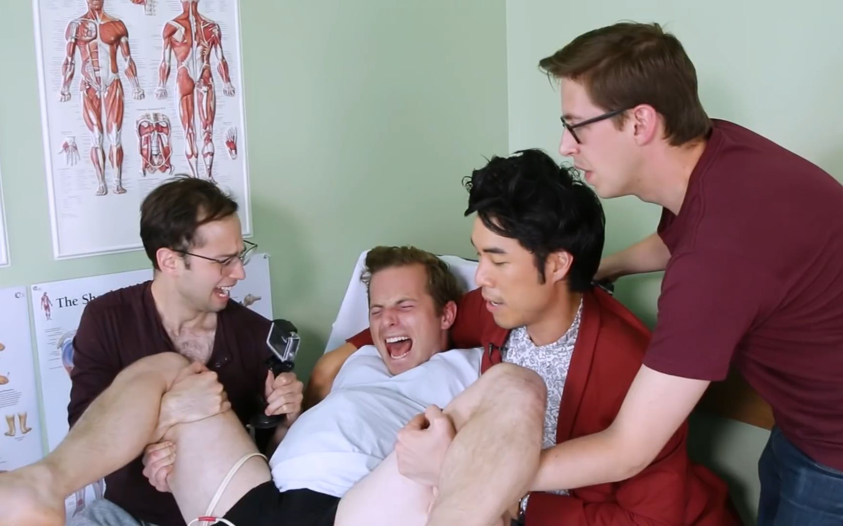 【试】14小时分娩疼痛!壮汉体验生孩子过程!