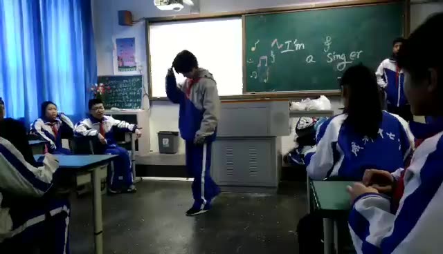 贺峻霖学校班级舞蹈视频