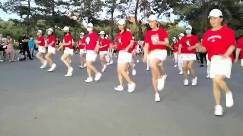 鬼步舞《众人划桨开大船》经典歌曲,老七连舞步,不但好看而且酷
