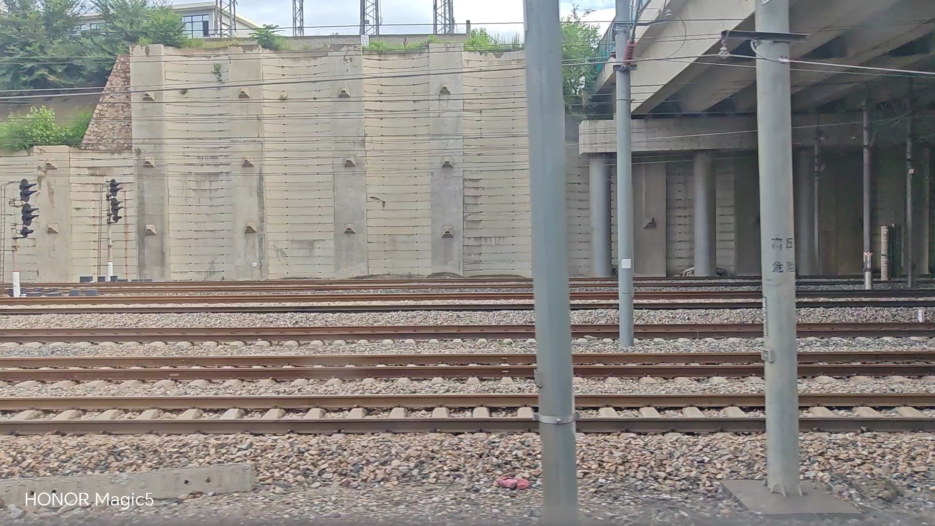 VID_20240703_071519_K581次列车进秦皇岛站