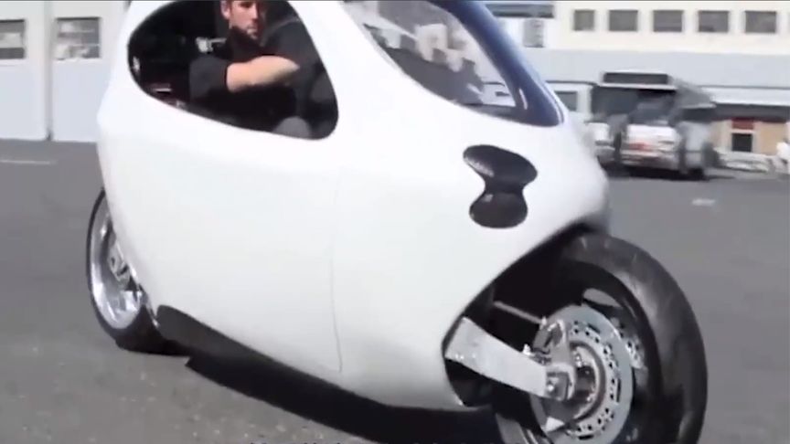 电动车受到撞击竟然不会倒?老外发明“不倒翁”电动车,原理简单