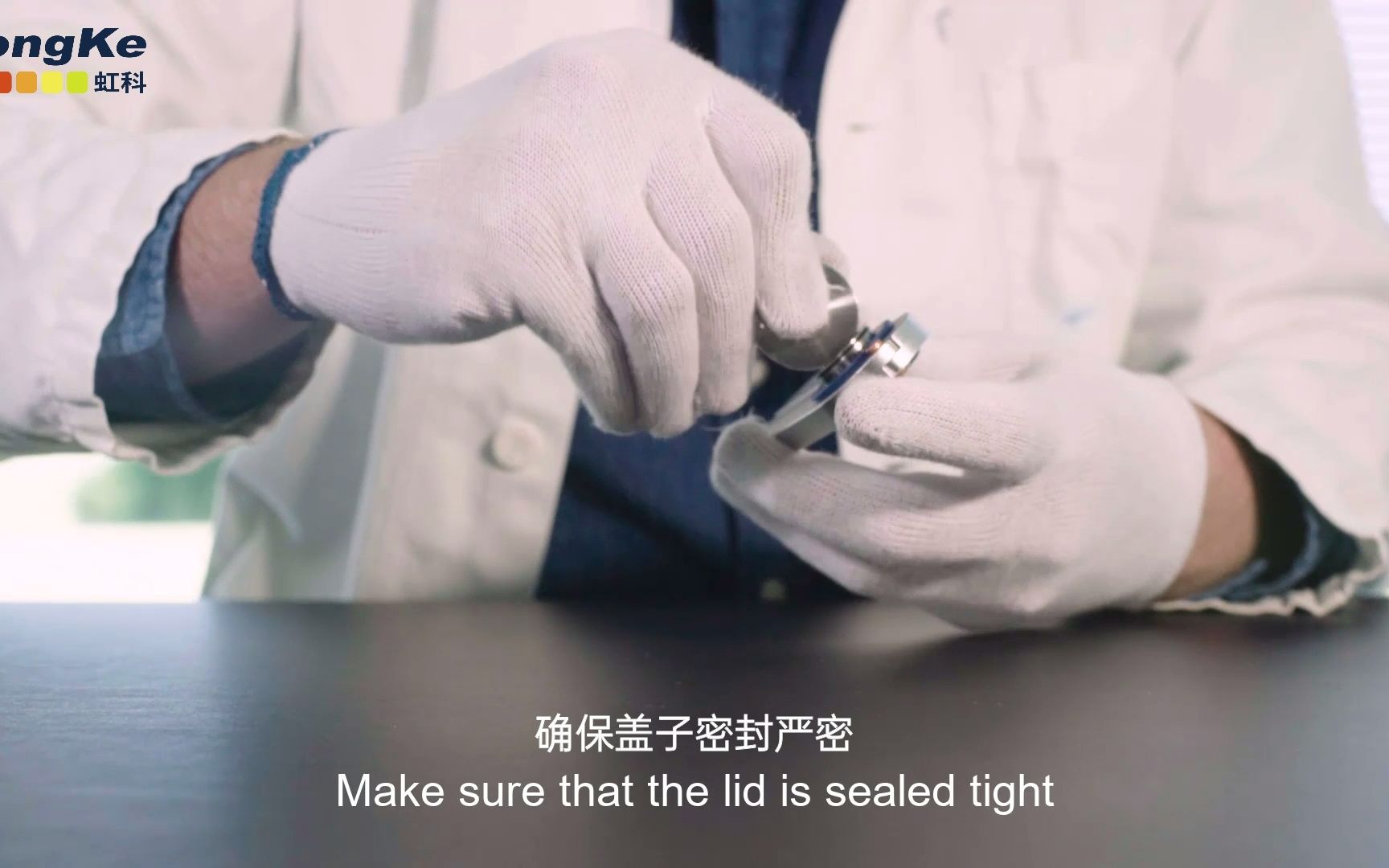 虹科ELLAB(易来博)无线温度验证系统TrackSense Mini更换电池的步骤