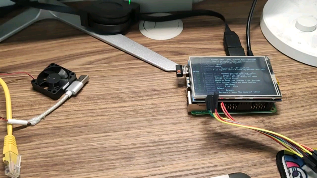 树莓派4+LCD做简单的LED控制