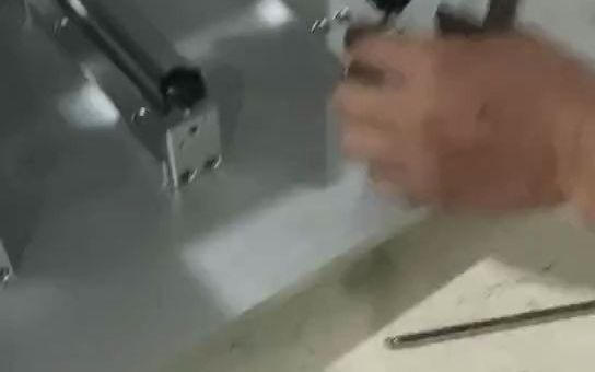 胶管耐磨测试仪试验操作1-山东赛锐特检测仪器