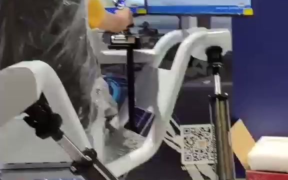 广州VR飞行模拟器-深圳佳视VR三屏六轴赛车,佛山朋友真实的驾驶...