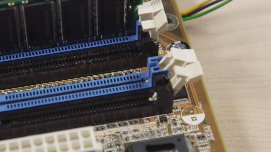 下一代至强CPU泄露 拥有56个内核和350W TDP