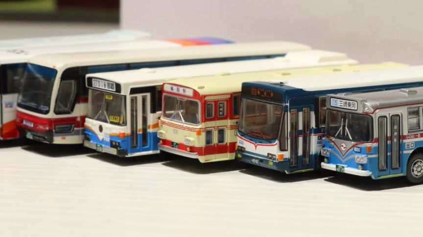 精致小巧的公交车模型开箱!来看看有没有喜欢的~