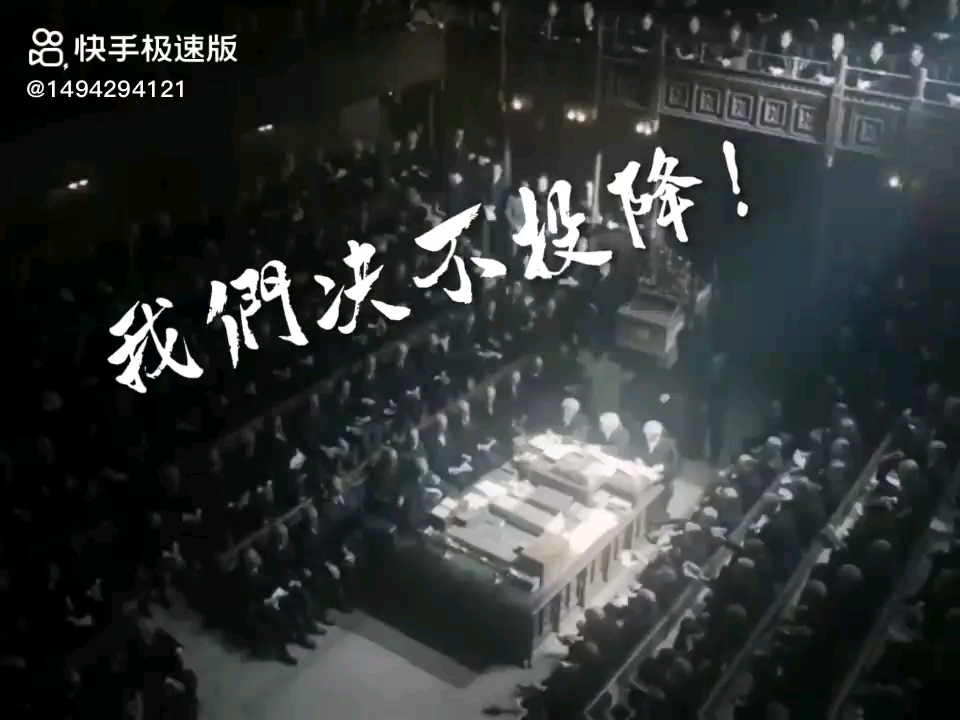 某中学生英语课模仿丘吉尔演讲