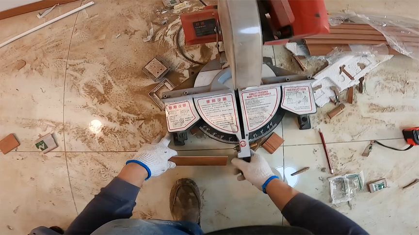 木质踢脚线安装