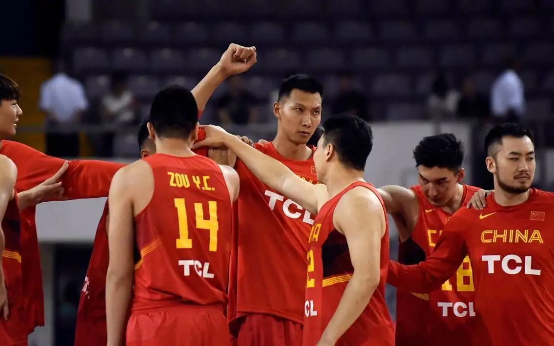 15年男篮亚锦赛中国队vs伊朗队,看的让人热血沸腾,那年每个人球员都...