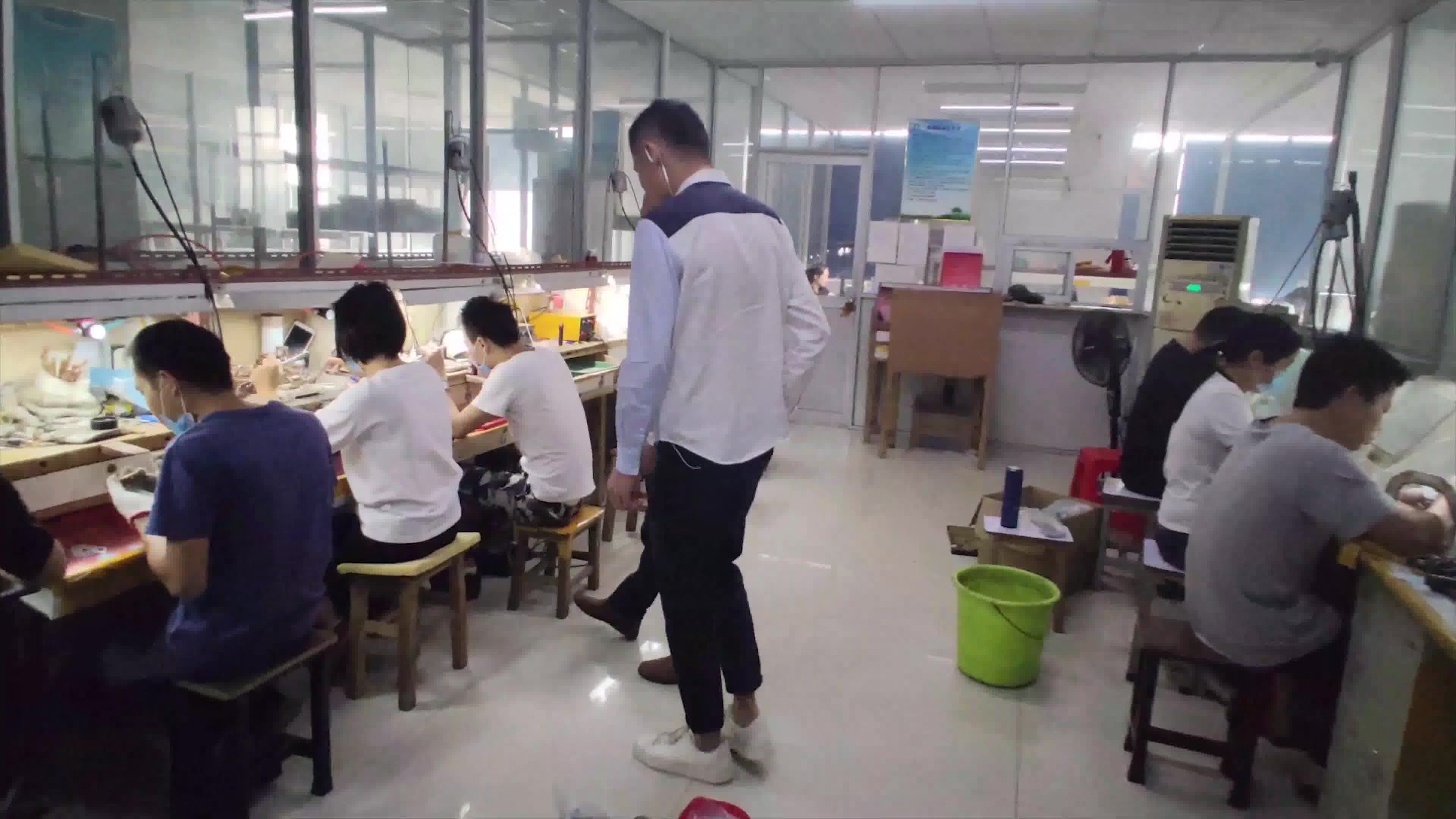 一个戒指是怎么诞生的让老五带你走进珠宝工厂,了解珠宝