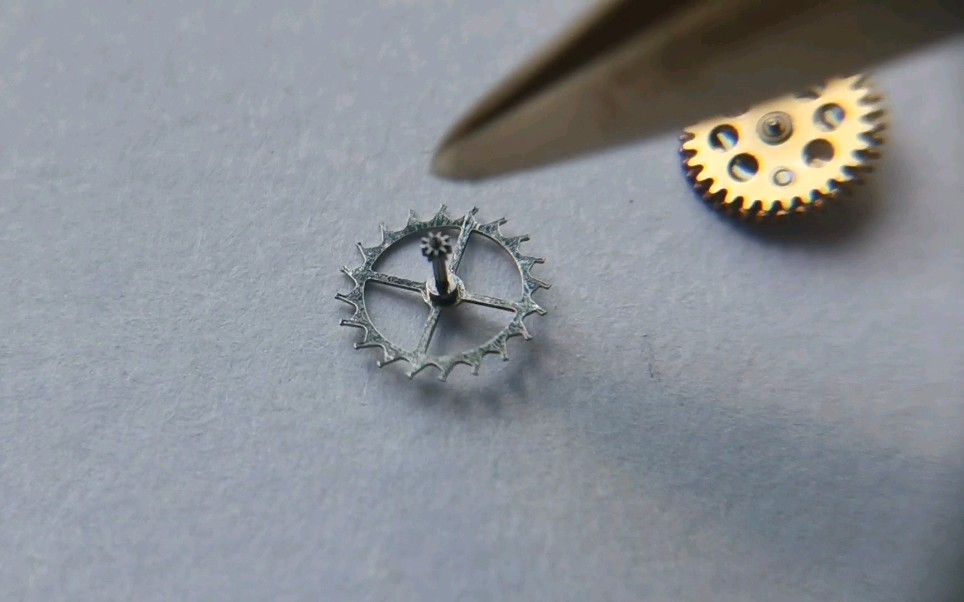 《修表怪叔叔》用假配件机芯怎么能不停!天梭机械表多故障维修保养...