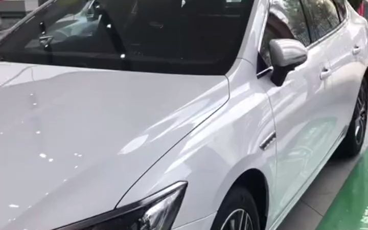 一款适合男生们开的家用插电混动轿跑,2022款比亚迪秦PLUS DM-i最...