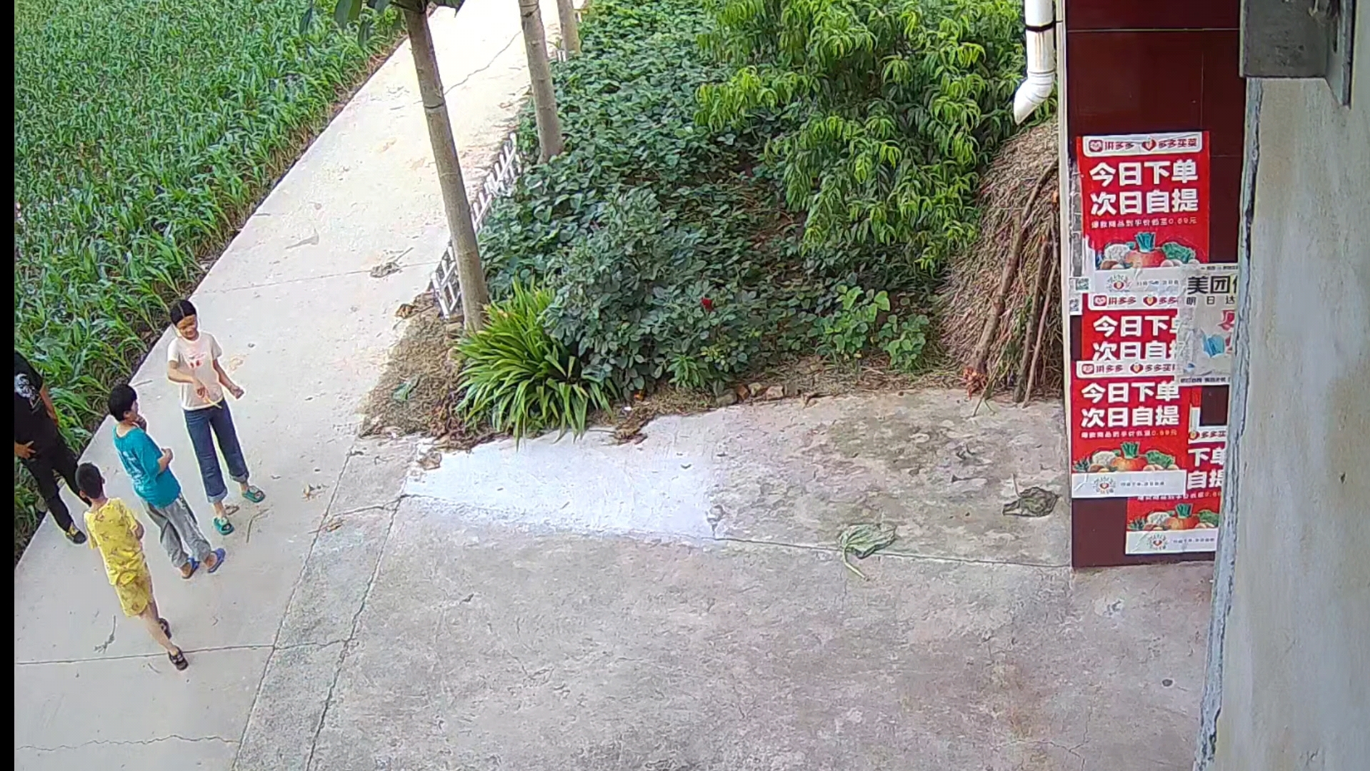 孩子们暑假生活开始了,为了让孩子们少玩手机,让孩子们做游戏