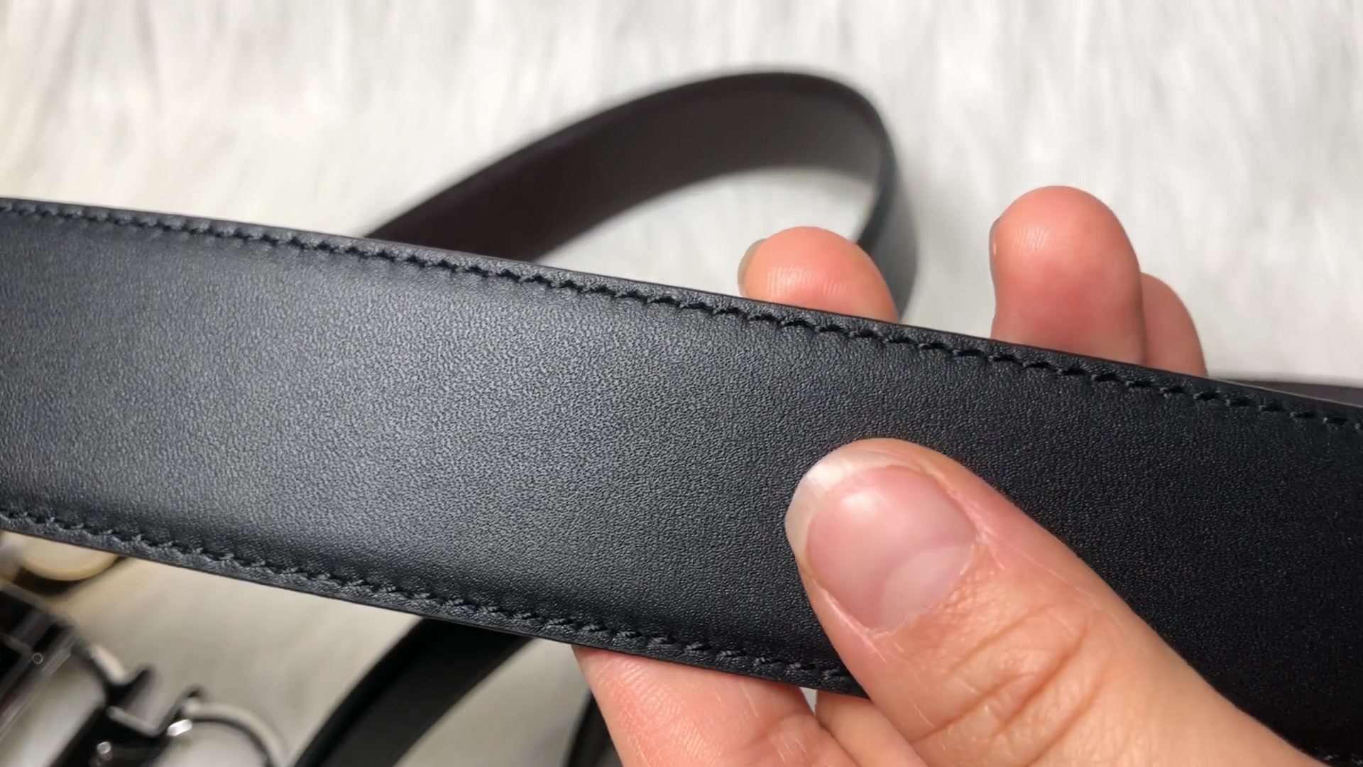 FERRAGAMO/菲拉格慕皮带马蹄扣双面腰带对比不同皮质
