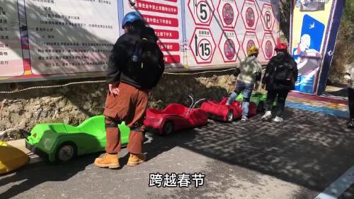 龙年来,龙里油画大草原等你!美景如画,一起来感受这份独特的宠爱吧