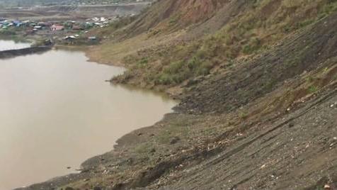 实拍雨后的缅甸翡翠矿区,因担心塌方造成人员伤亡,全面停工!