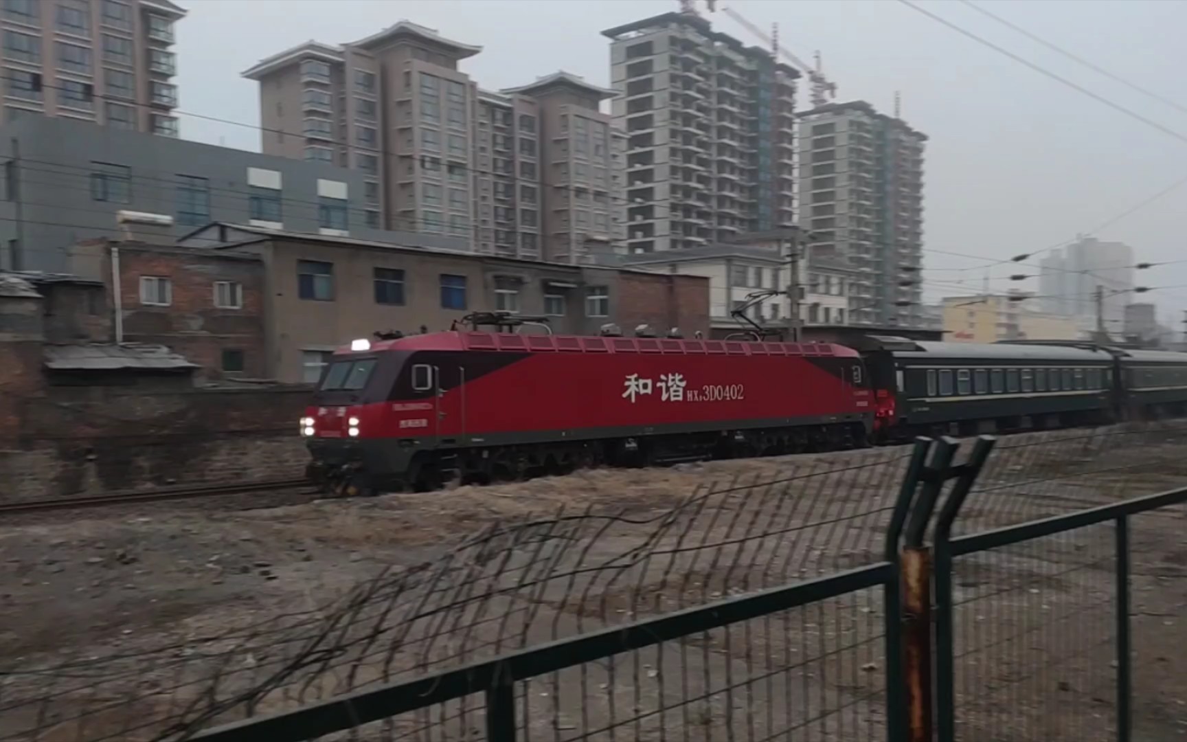 5G火车头!HXD3D-0405牵引K2667下行通过新安县【日常拍车】