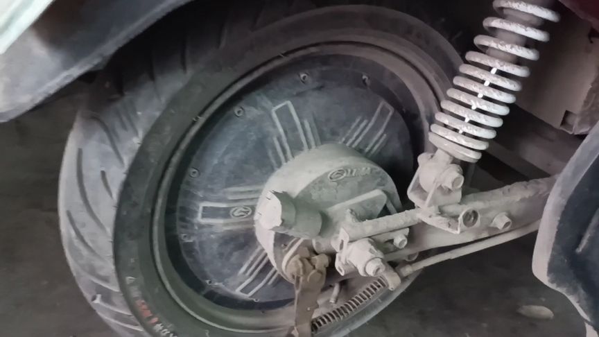 紧固这一条螺丝就可以解决,电动车偏刹,爆刹,刹车失灵的问题