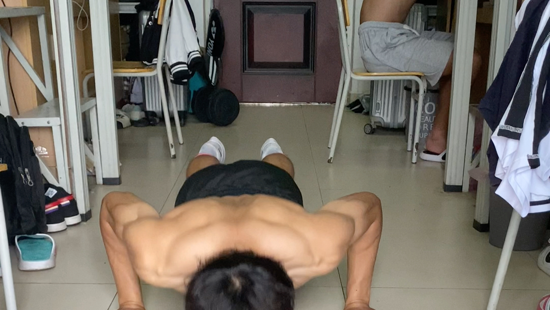 每天都坚持锻炼,一段时间你就会看见身体的变化