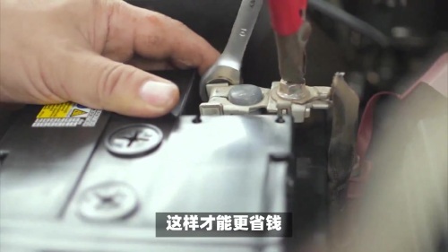 老年人用的电动三轮、四轮车,电池几年换一次?一看便知,可省钱