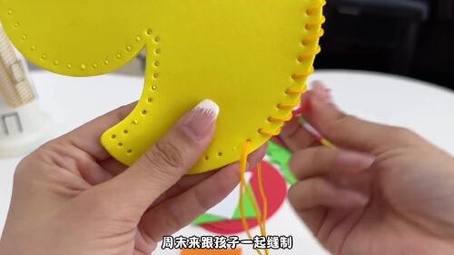 孩子自己就能搞定的针线活,用加大加粗的针线亲手缝制可爱的小玩