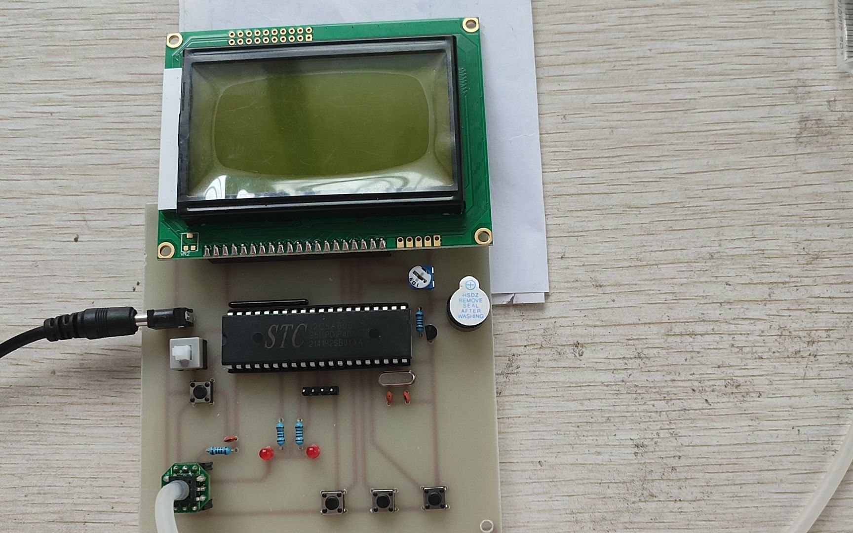 66 基于51单片机数字式气压计 胎压计智能检测测量仪