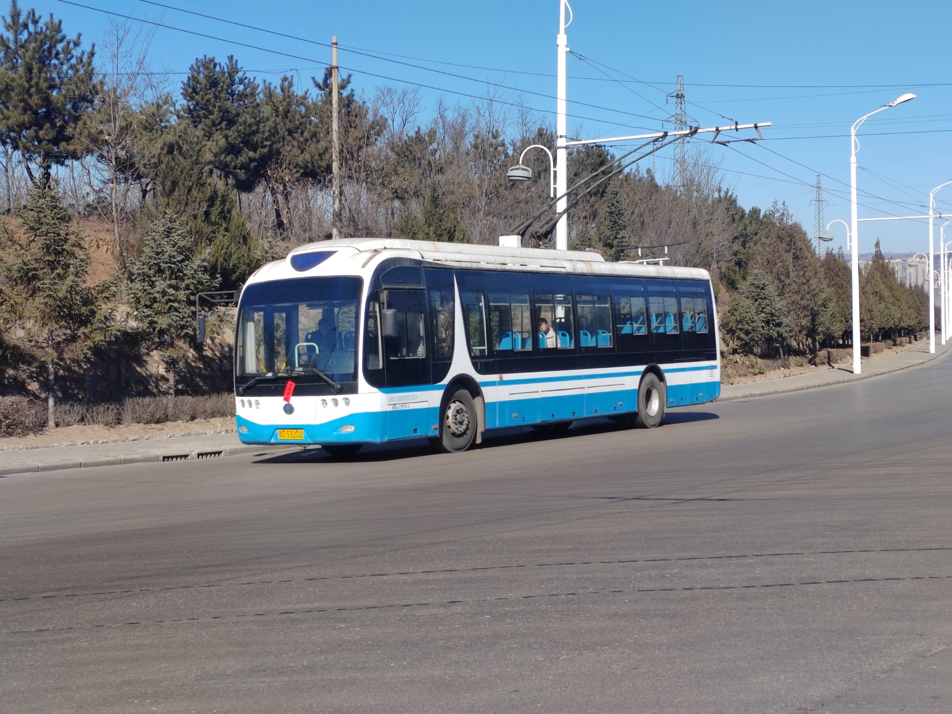 襄垣五阳煤矿通勤电车WG6120DHA通过