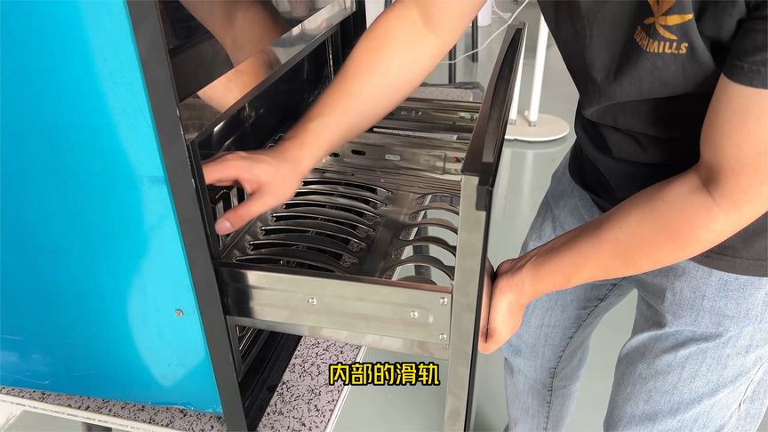 嵌入式消毒柜拆卸-下抽屉或更换门滑轨