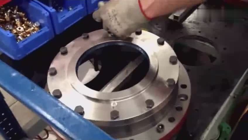 行星变速箱装配过程 一看就是吊车转盘减速器