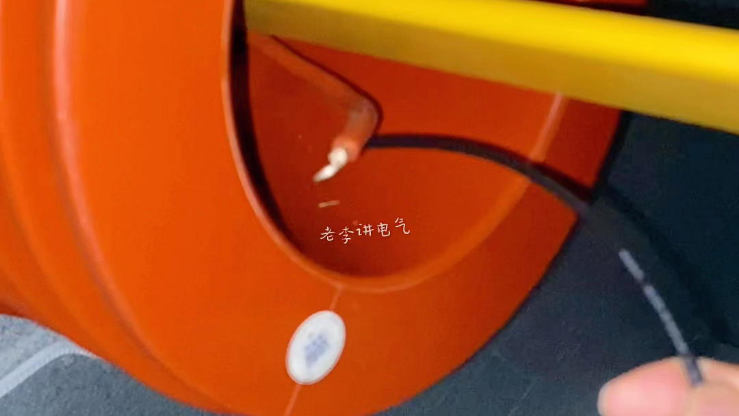 35kv开关柜技术,穿墙套管里面这根线要接