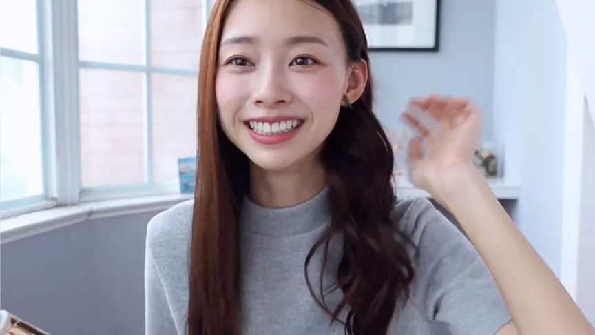 买了电棒不会用?美女教你卷发棒的选择及电棒的基本使用方法。