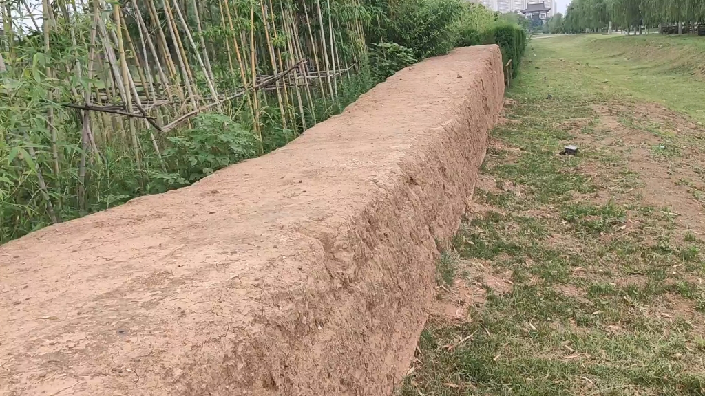 洛阳隋唐里坊区的夯土墙,里坊,类似于中国目前的社区管理模式…