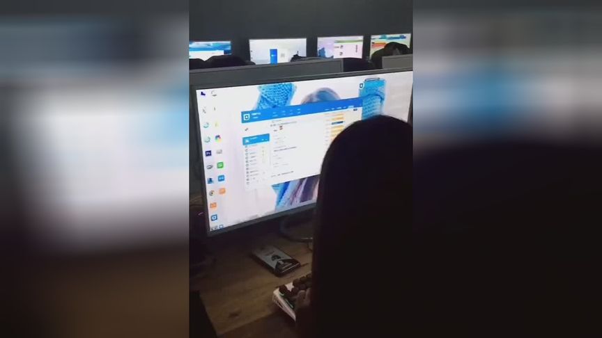 双十一的淘宝客服,公司电脑不够用,直接包了一个网吧!