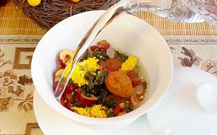 这宁夏传统特色茶饮,菊花八宝茶我想你一定喜欢