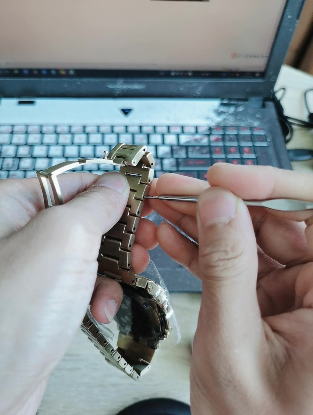卡西欧钢铁手表截表带的详情