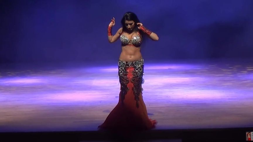 超迷人的肚皮舞女神,一举一动令人着迷