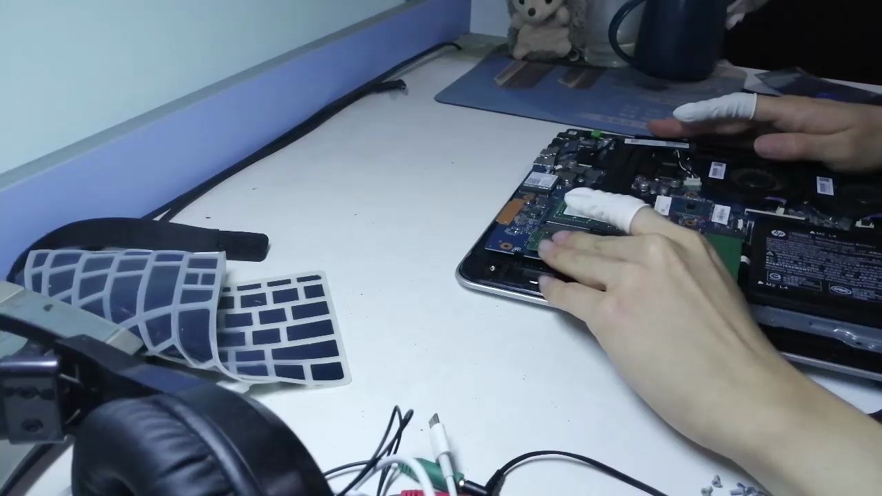 笔记本内存条怎么装