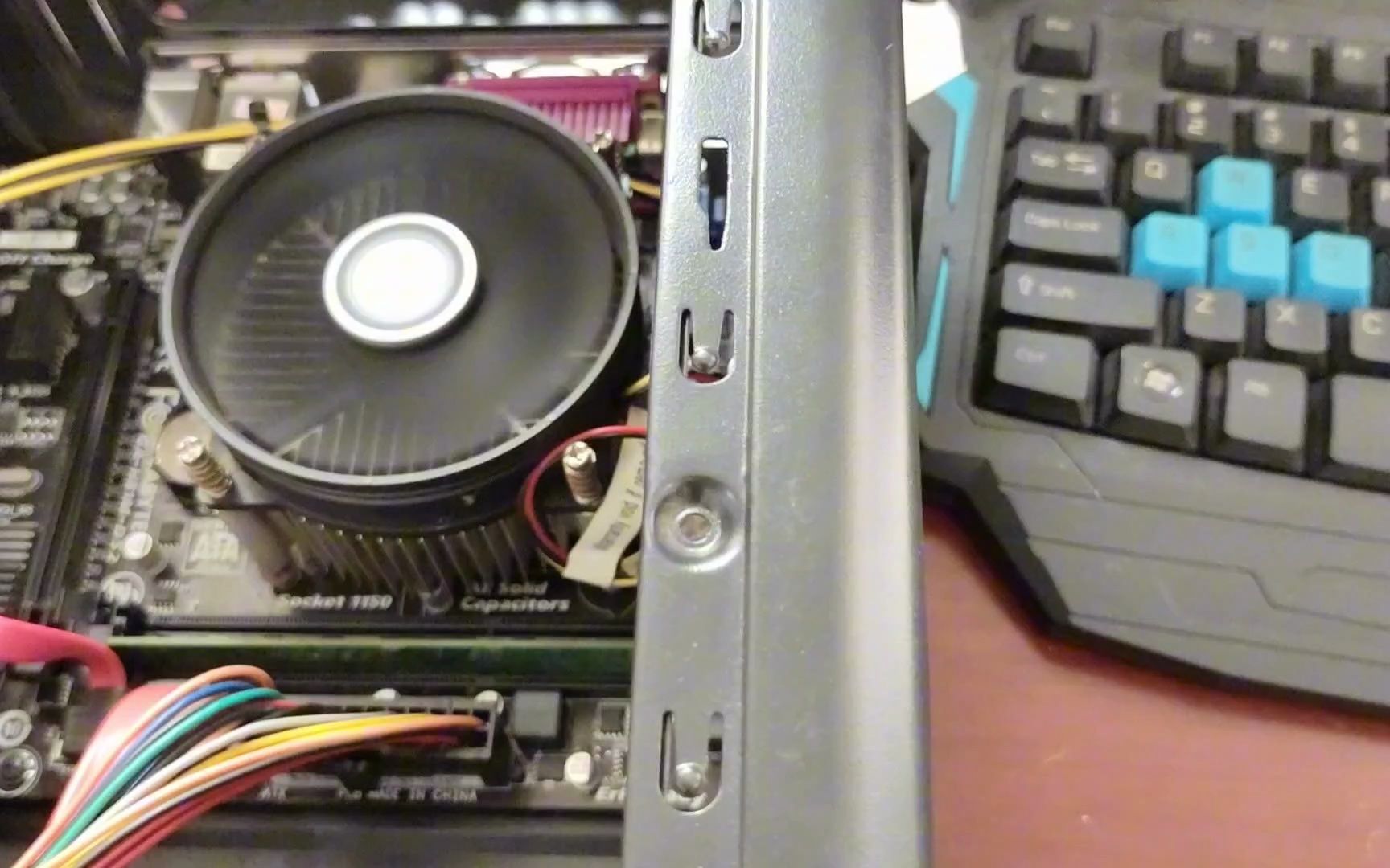 升级内存后开机屏幕不亮每次都要拔插内存才能点亮屏幕已解决