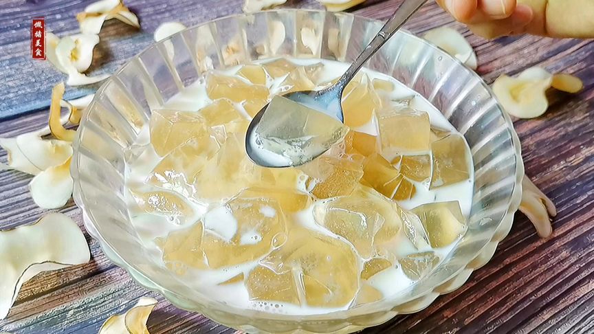 海底椰雪梨膏:广东甜品的王者,清润降火又营养,几块钱做一大碗