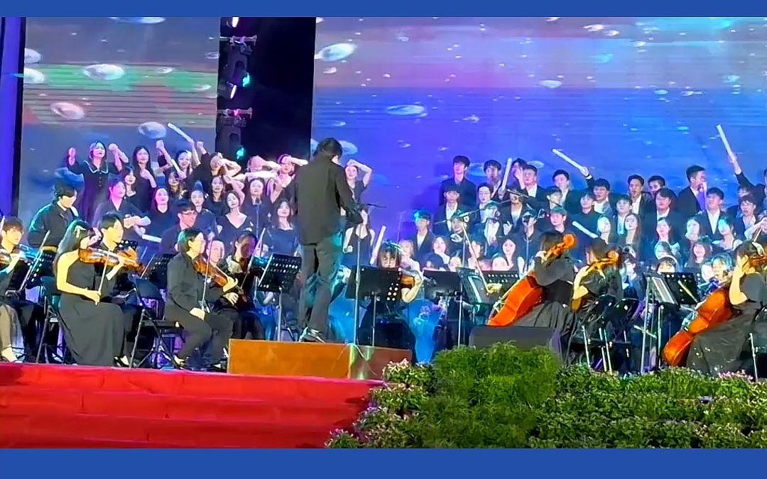 校园版万人合唱《海阔天空》,是你心目中大学的模样吗?#校园 #岭南...