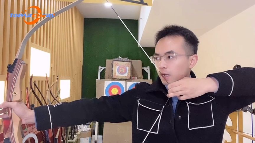 新手射箭入门必看,反曲弓的靠位与瞄准