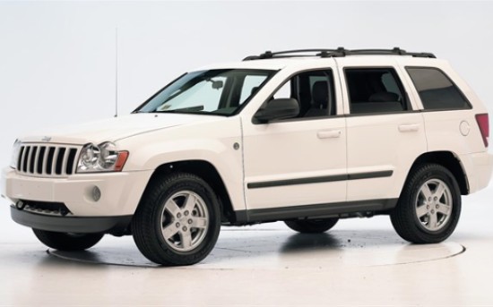 2007 吉普 大切诺基 正面40%偏置可变形壁障碰撞测试(驾驶侧) iihs